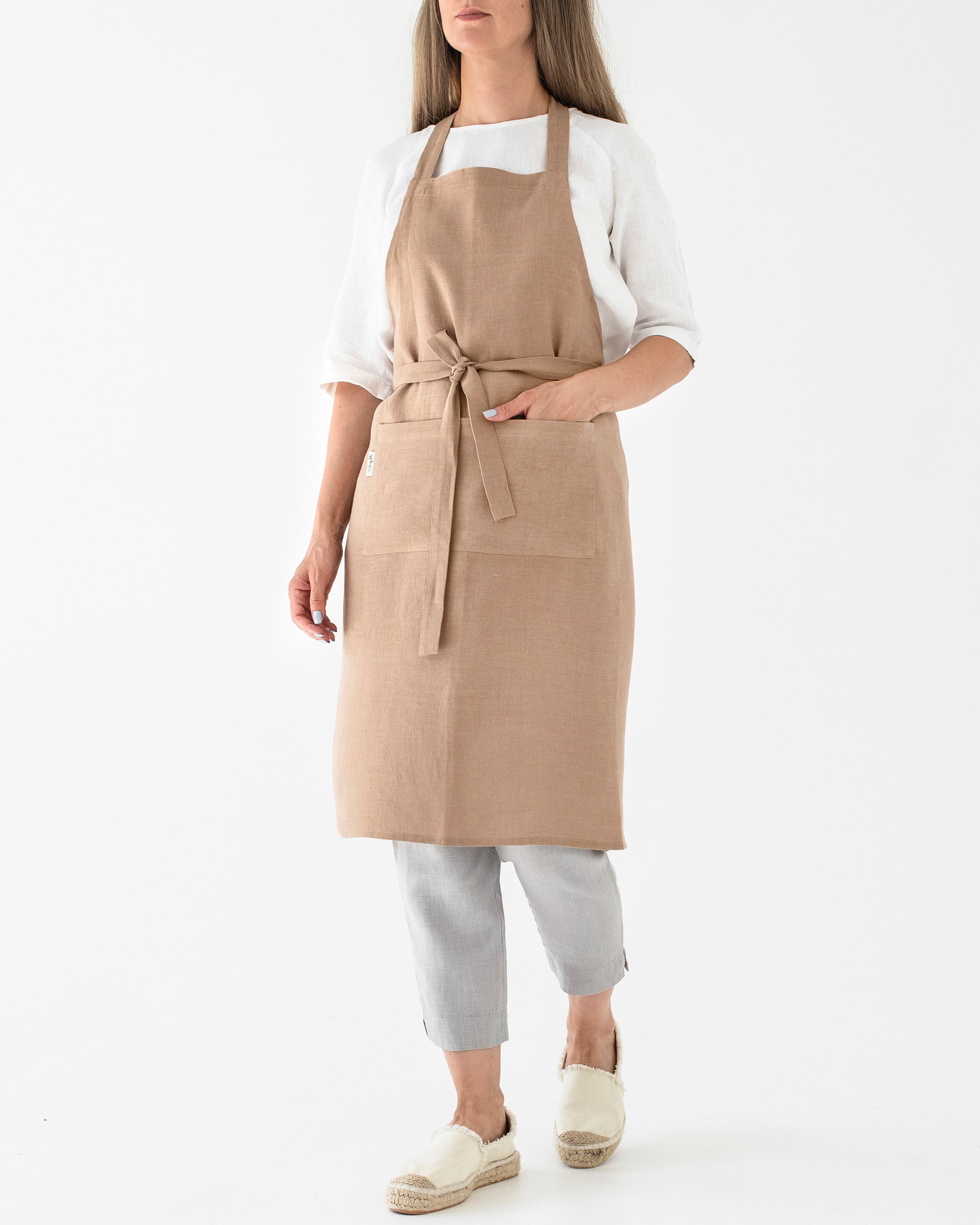 Linen bib apron in Latte | MagicLinen