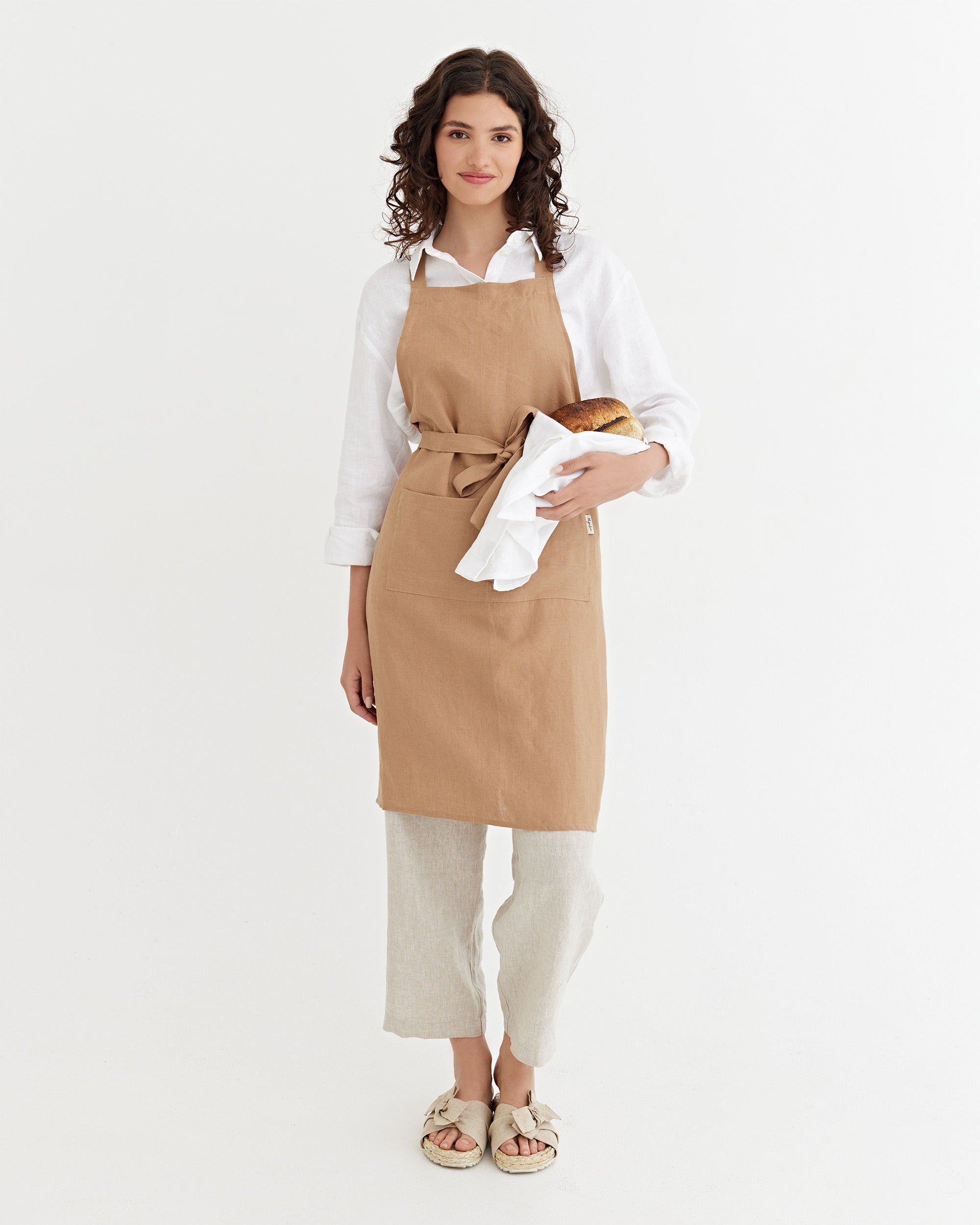 Linen bib apron in Latte | MagicLinen