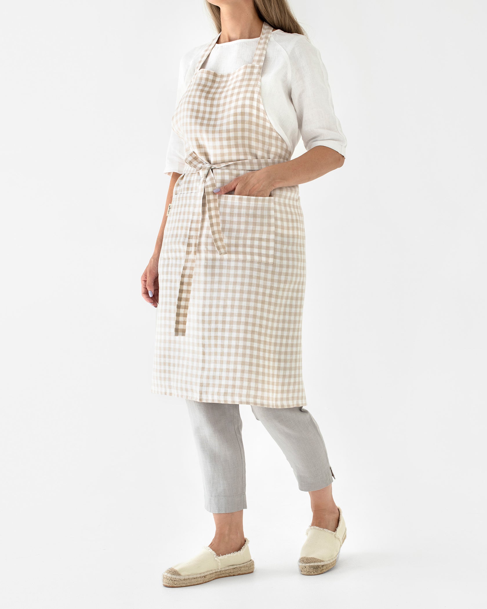 Linen bib apron in Natural Gingham | MagicLinen