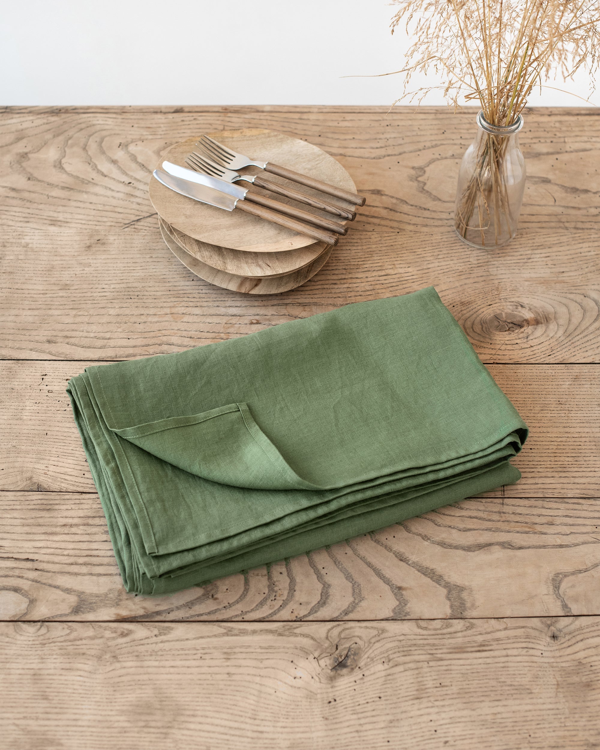 Forest green linen tablecloth | MagicLinen
