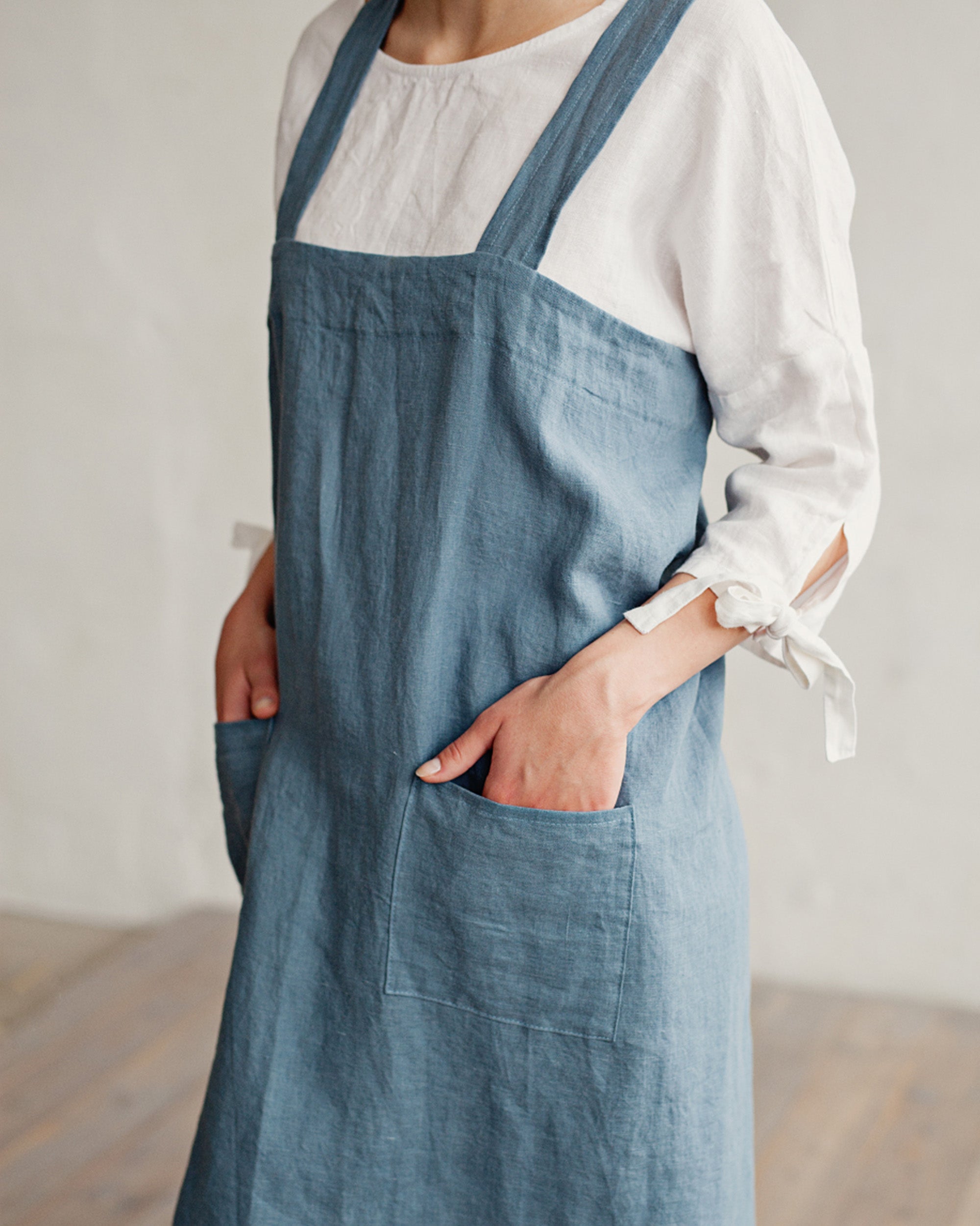 Japanese cross-back linen apron in Gray blue | MagicLinen