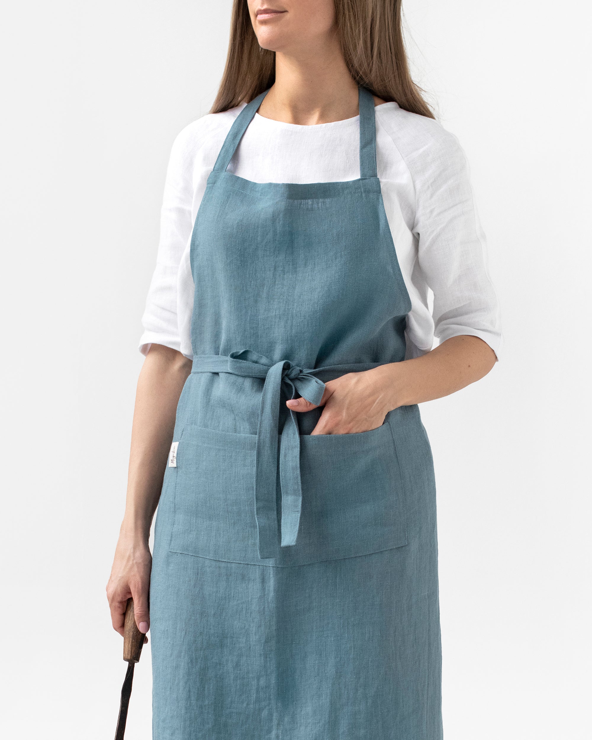Linen bib apron in Gray blue | MagicLinen
