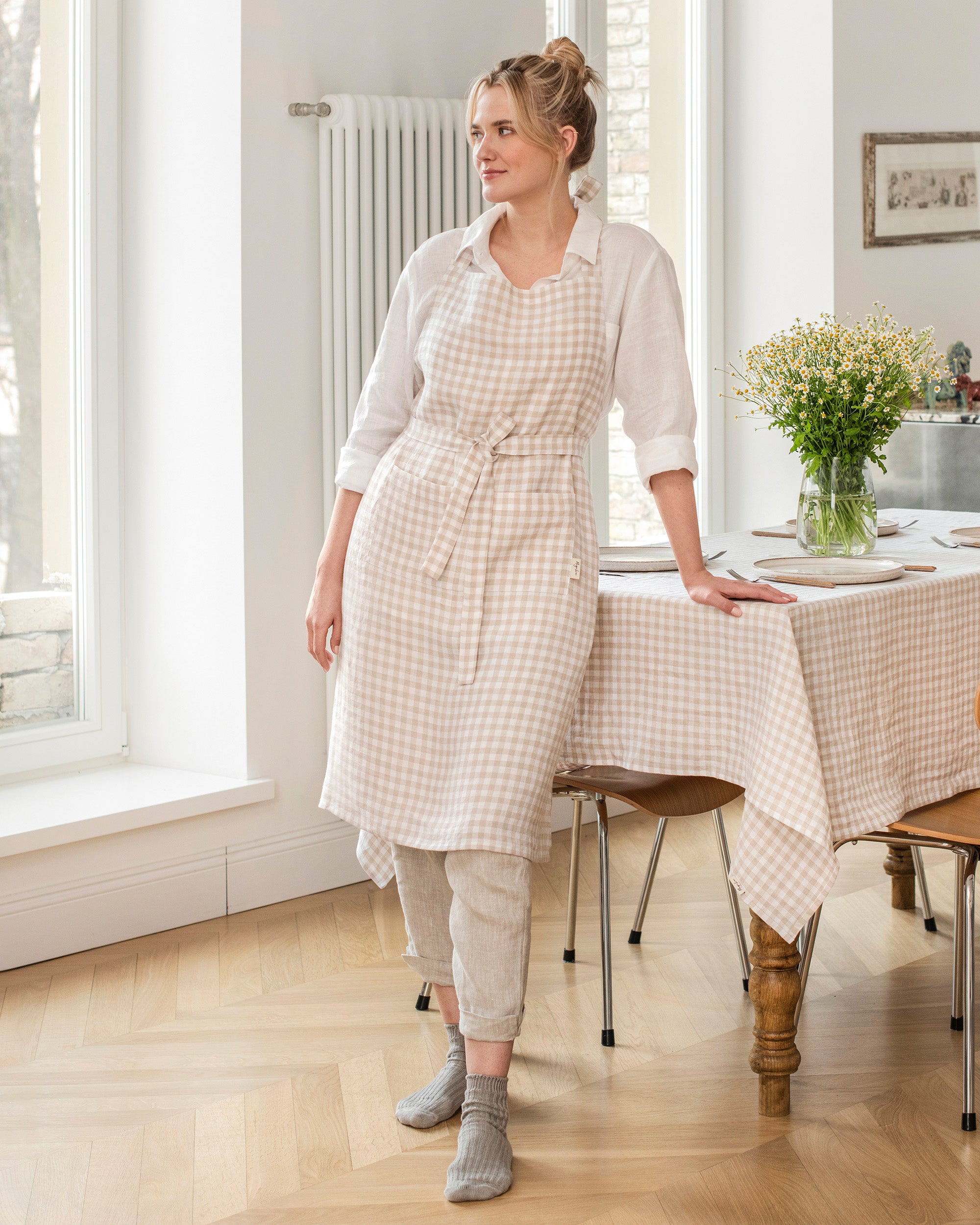 Linen bib apron in Natural Gingham | MagicLinen